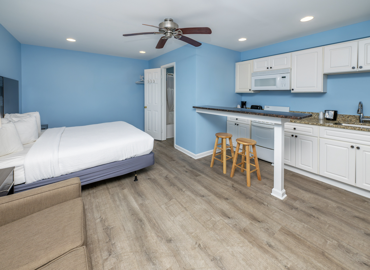 King Efficiency - Commander Hotel & Suites